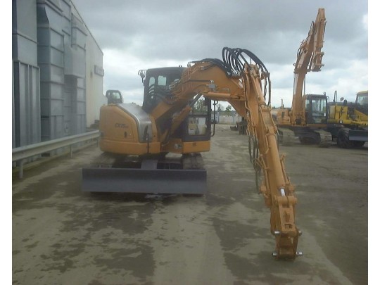 Boom offset on CASE excavators