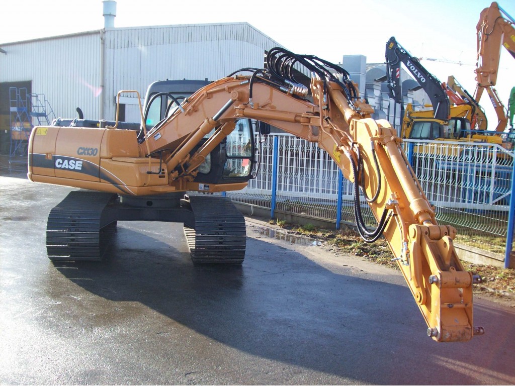 Boom offset on CASE excavators