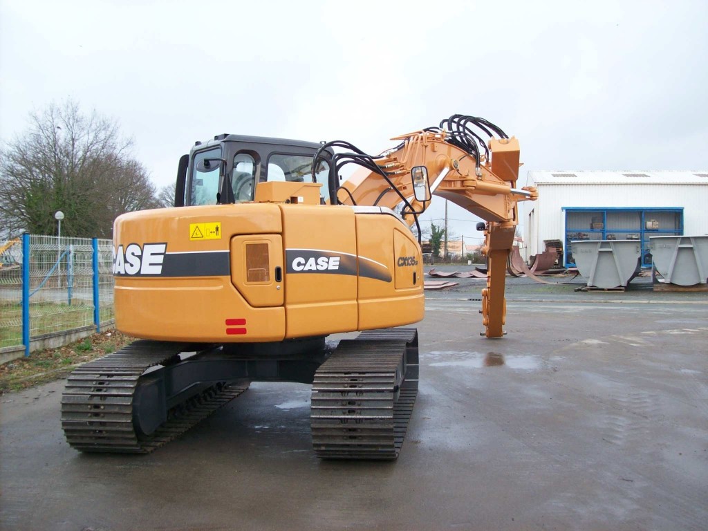 Boom offset on CASE excavators