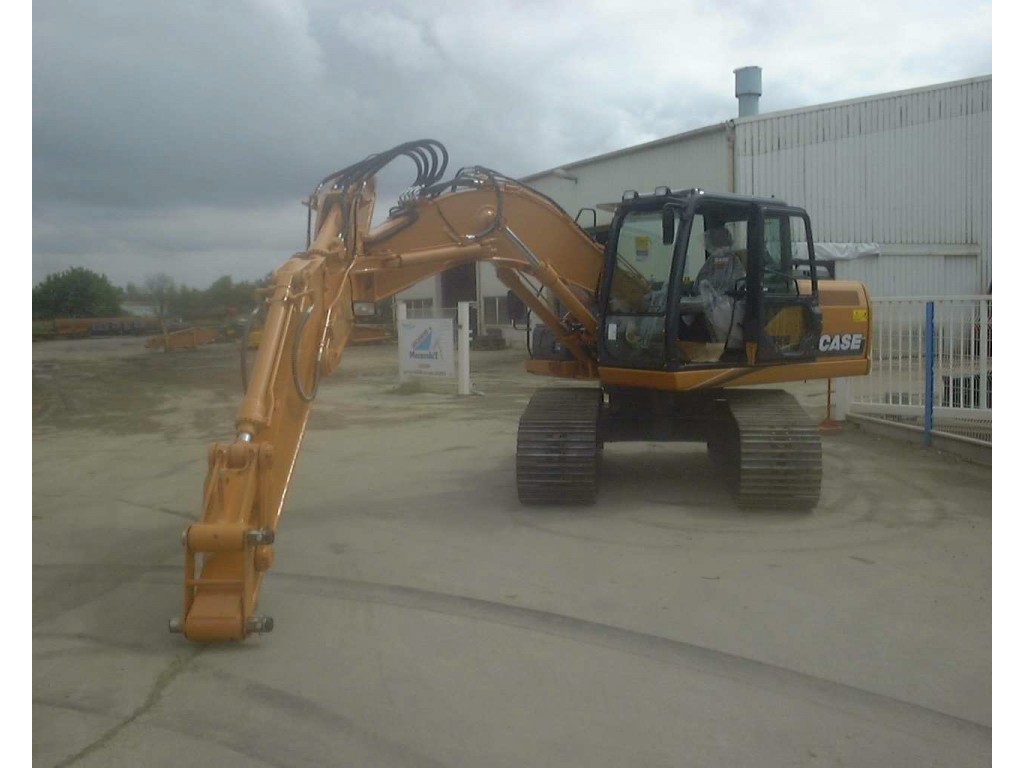 Boom offset on CASE excavators