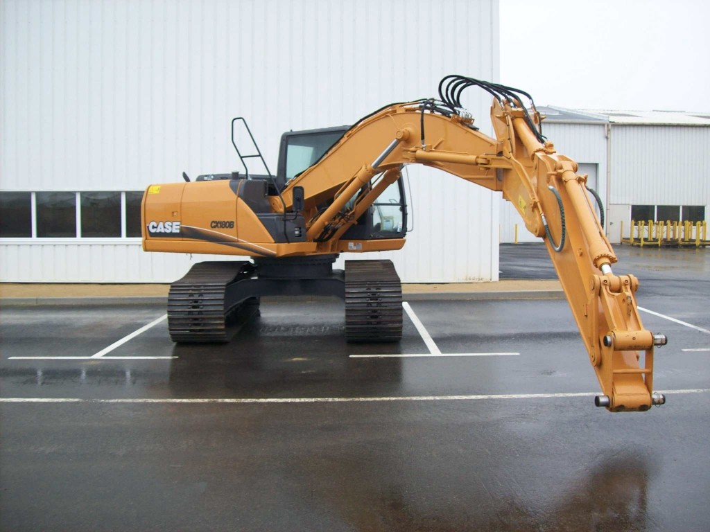 Boom offset on CASE excavators