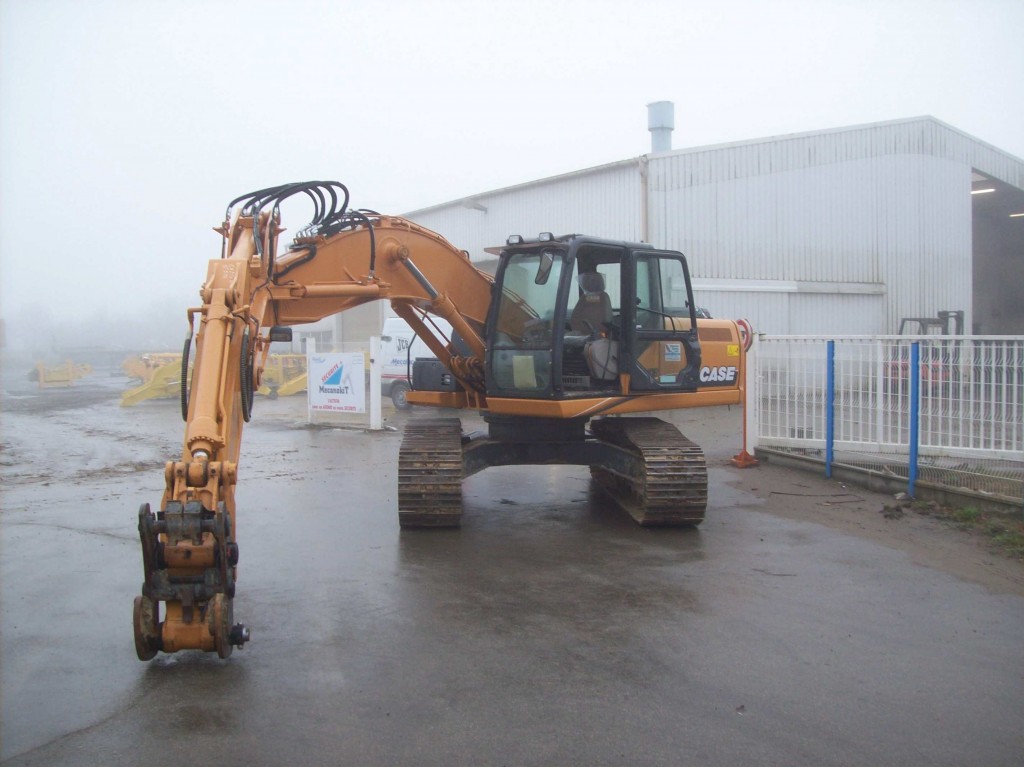 Boom offset on CASE excavators
