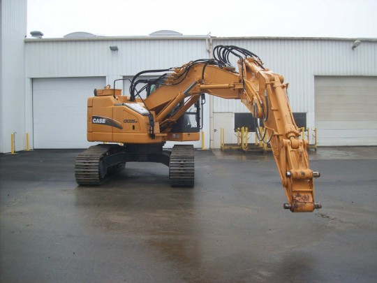 Boom offset on CASE excavators