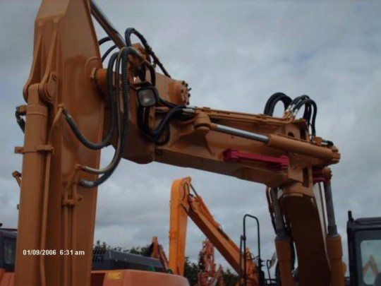Boom offset on Caterpillar excavators