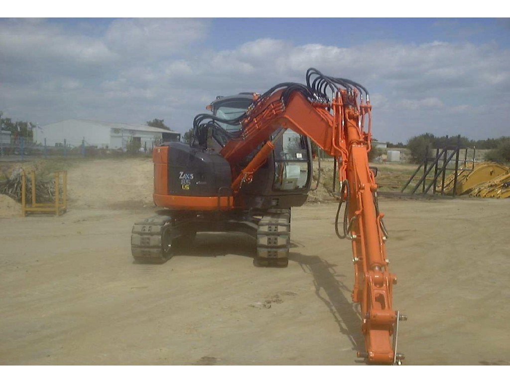 Boom offset on Hitachi excavators