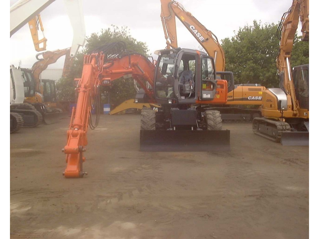 Boom offset on Hitachi excavators