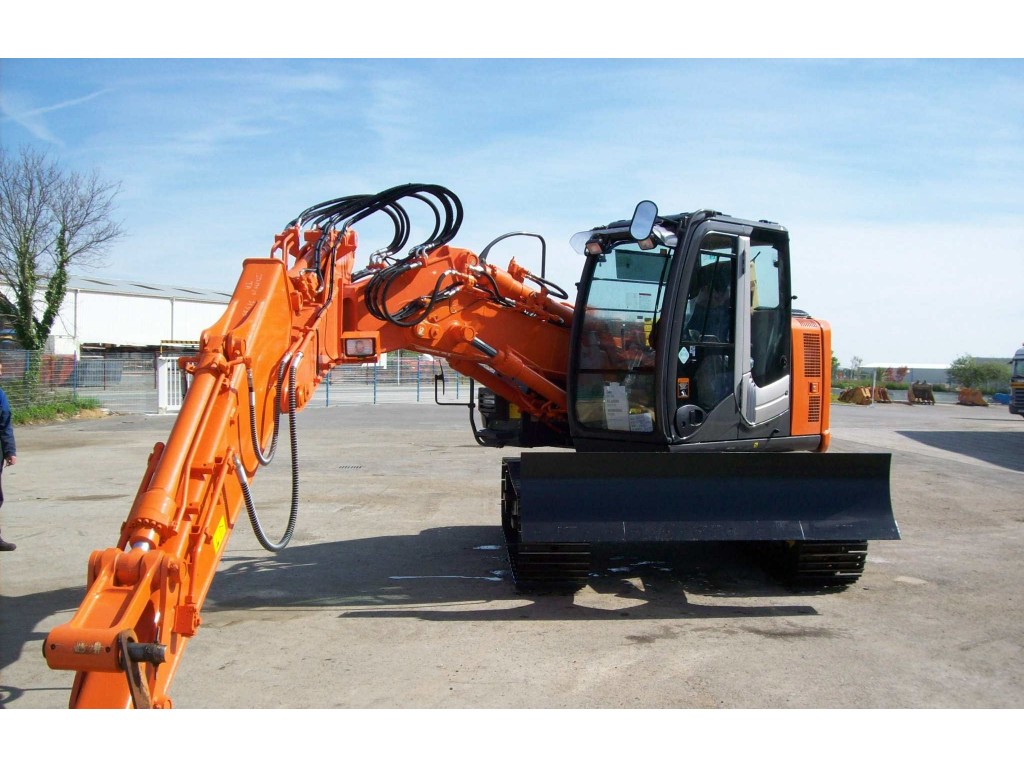 Boom offset on Hitachi excavators