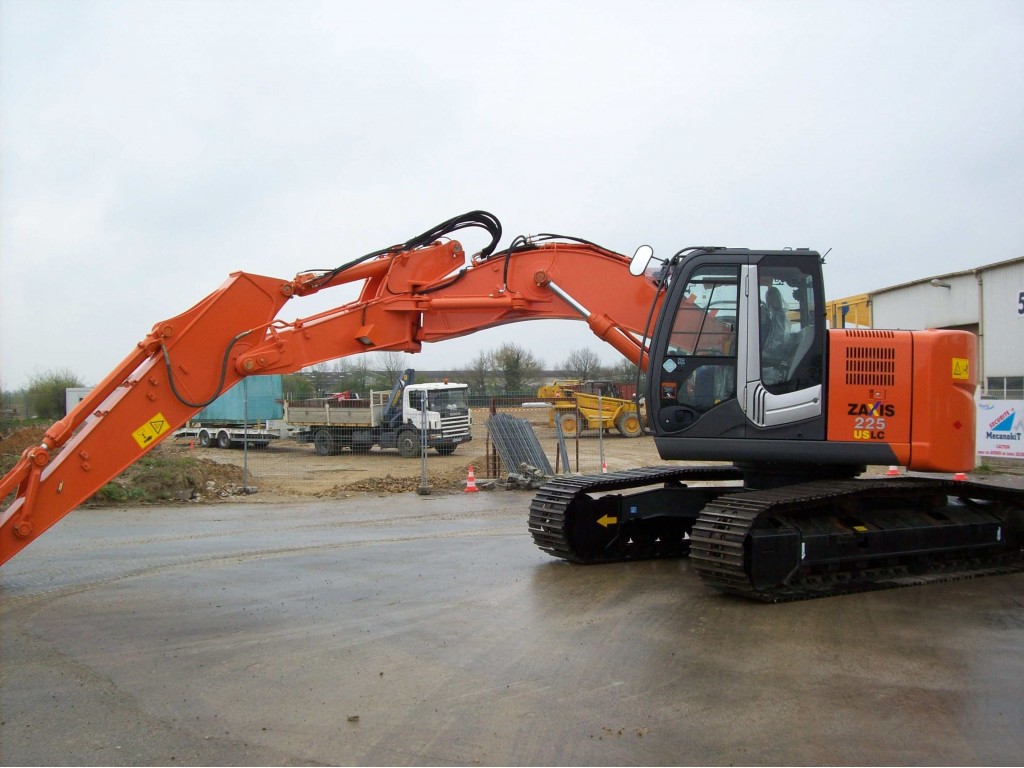 Boom offset on Hitachi excavators