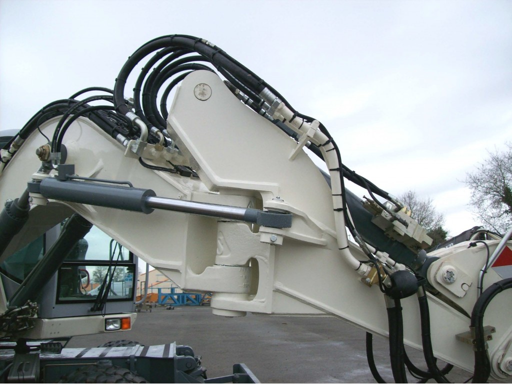 Boom offset on Terex excavators