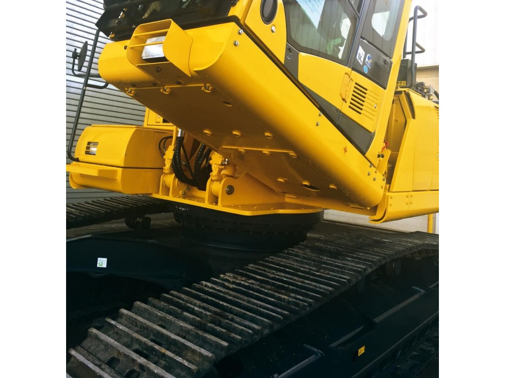 Under-turret and under-chassis armouring